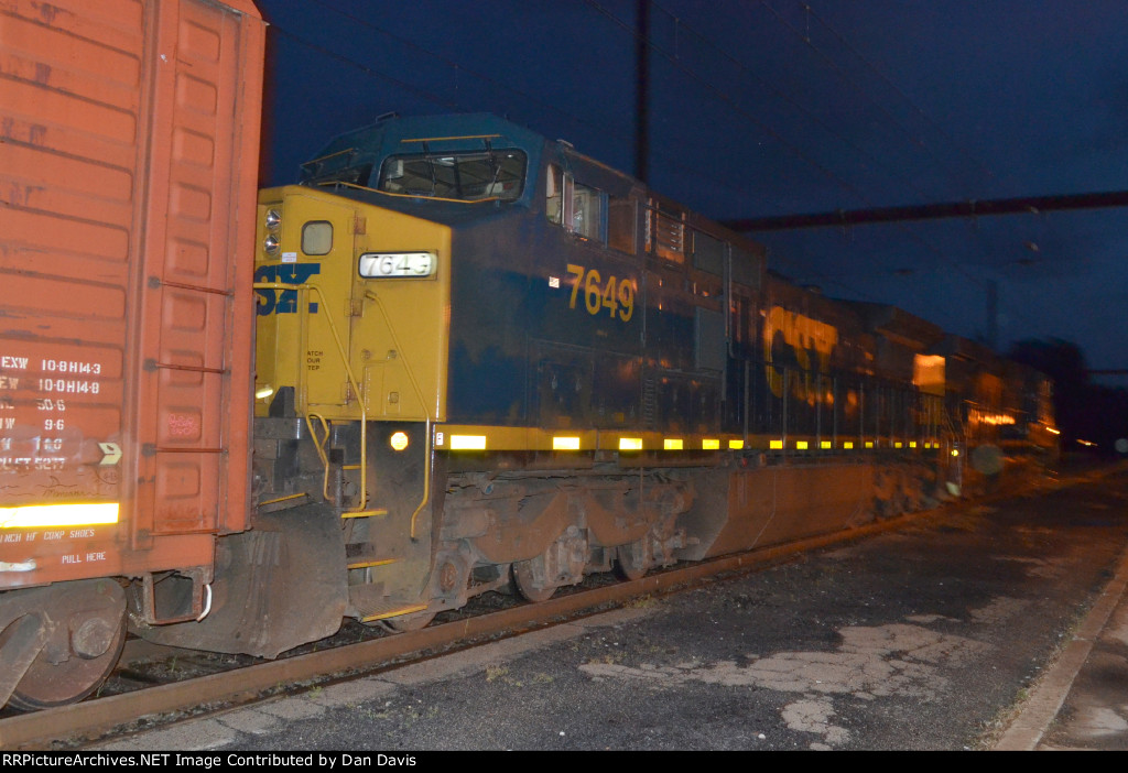 CSX C40-8W 7649 trails on Q439-11